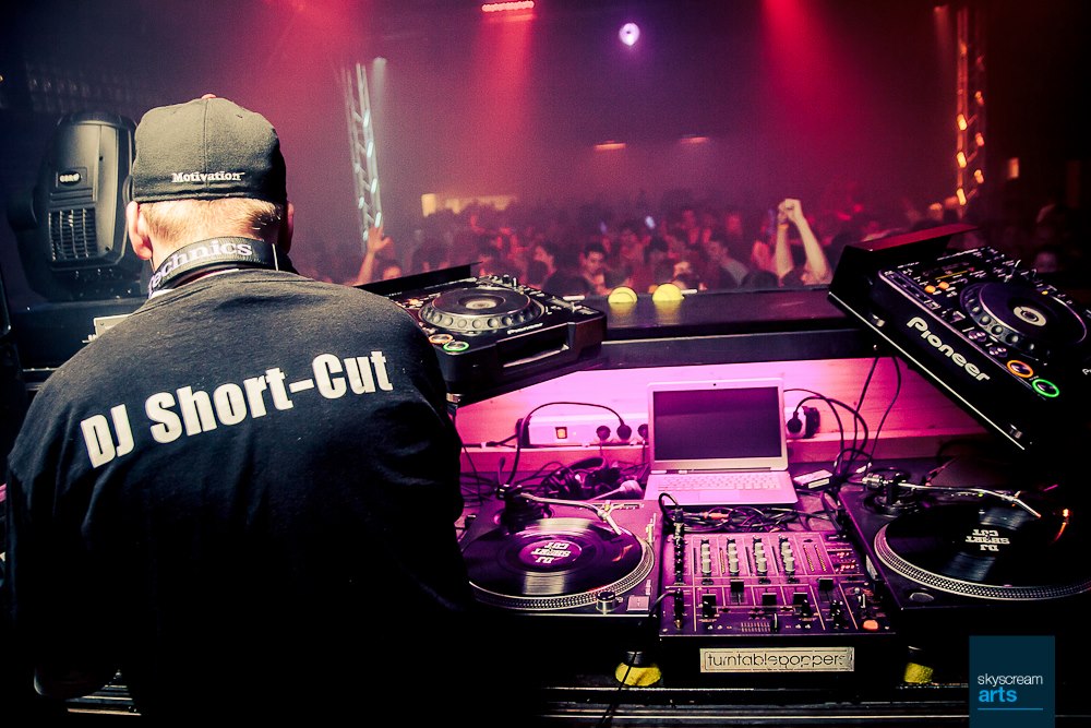 Booking - DJ Short-Cut